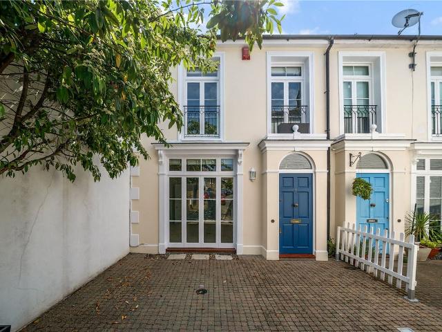 Spring Mews, Richmond TW9, 2 bed end terrace house to rent, £3,000 pcm | PrimeLocation