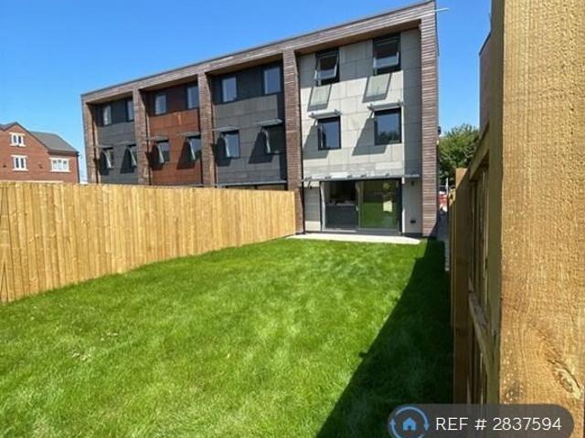 Spring Meadows, Leeds, BD11 4 bed semi detached house to rent £1,850 pcm £427 pw