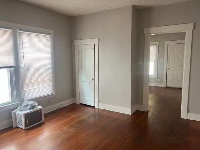 Spring Special on 3rd Street! 1 Bedroom Apartment for Rent at 4331 S 3rd St, Louisville, KY 40214 Wilder Park