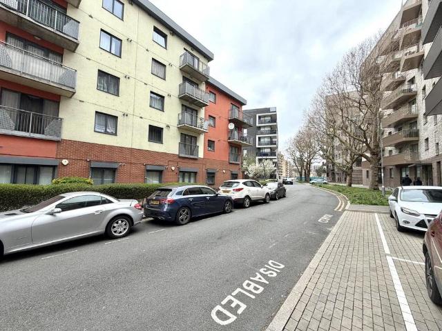 Spring Place, Barking IG11 2 bed house to rent £1,900 pcm £438 pw