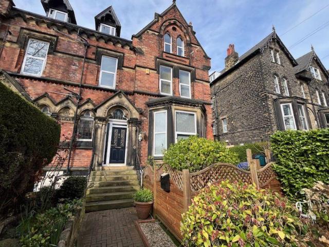 Spring Road, Leeds 2 bed flat to rent £1,050 pcm £242 pw