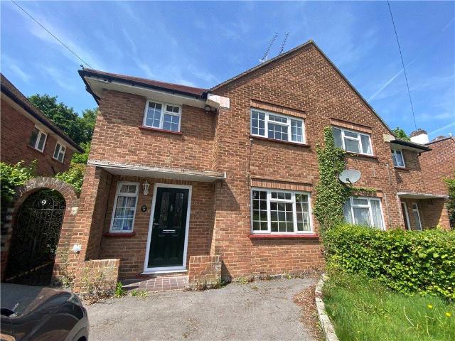 Spring Rise, Egham, Surrey, TW20 4 bed semi detached house to rent £2,700 pcm £623 pw