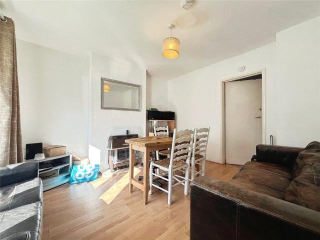 Spring Rise, Egham, Surrey, TW20 9PW