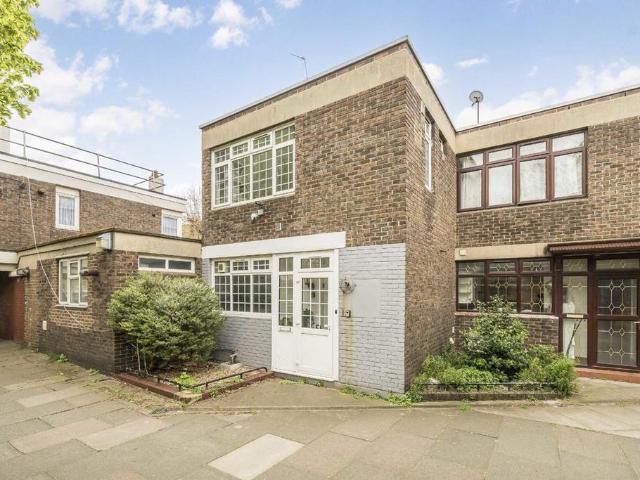 Spring Walk, London E1 3 bed semi detached house to rent £3,497 pcm £807 pw