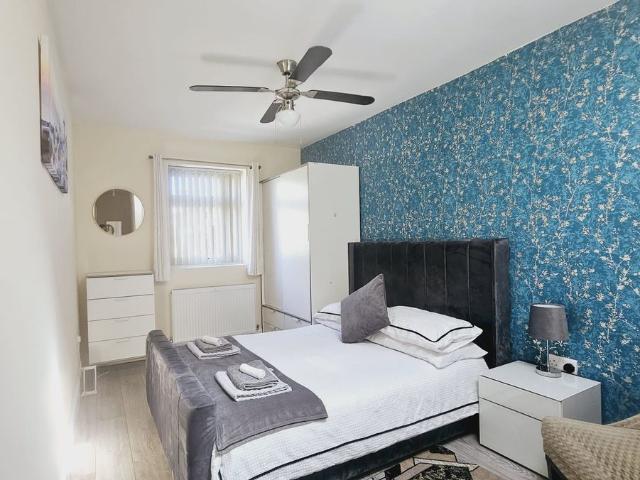 Spring Walk, London E1, 2 bed shared accommodation to rent, £1,250 pcm | PrimeLocation