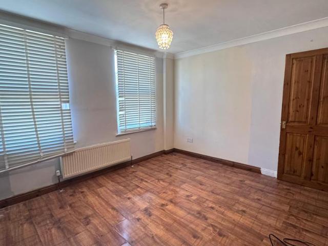 Spring Vale North, Dartford DA1 2 bed terraced house to rent £1,850 pcm £427 pw