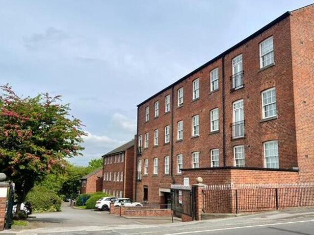 Springbank Court, Manor Road, 2 Bedroom Apartment