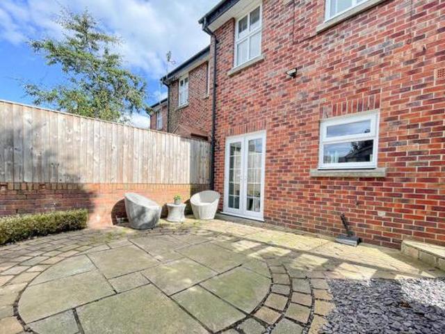 Springbank Court, Manor Road, 2 Bedroom End