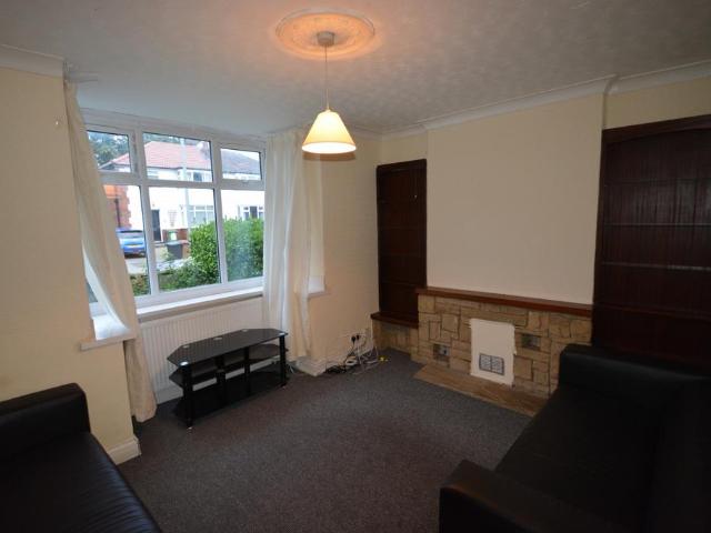 Springbank Crescent, Leeds LS6 3 bed house to rent £1,651 pcm £381 pw