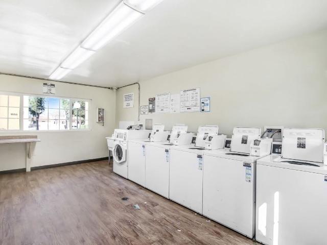 Springbrook Park Apartments 1 Bedroom Apartment for Rent at 1066 N Orange St, Riverside, CA 92501 Northside