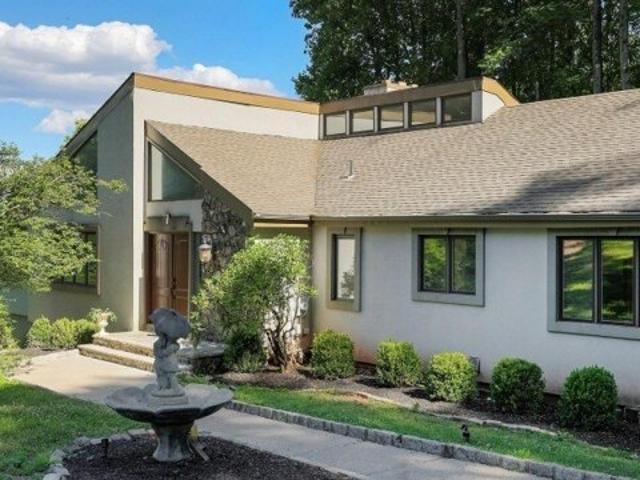Springdale Ln, Warren Twp, Home For Sale