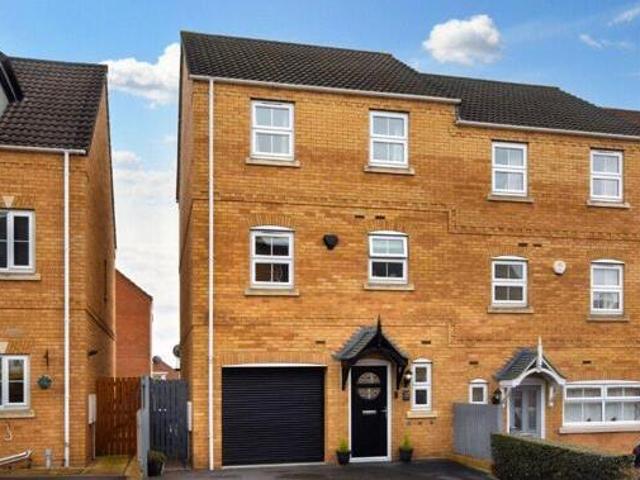 Springfield Avenue, Lofthouse, 4 Bedroom Semi detached