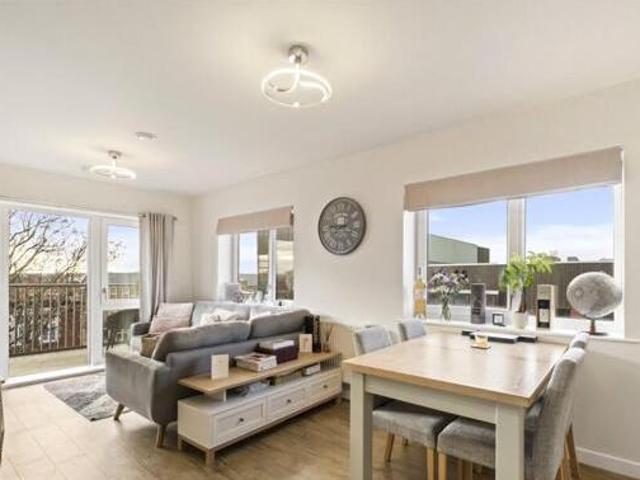 Springfield Drive, London, 2 Bedroom Apartment