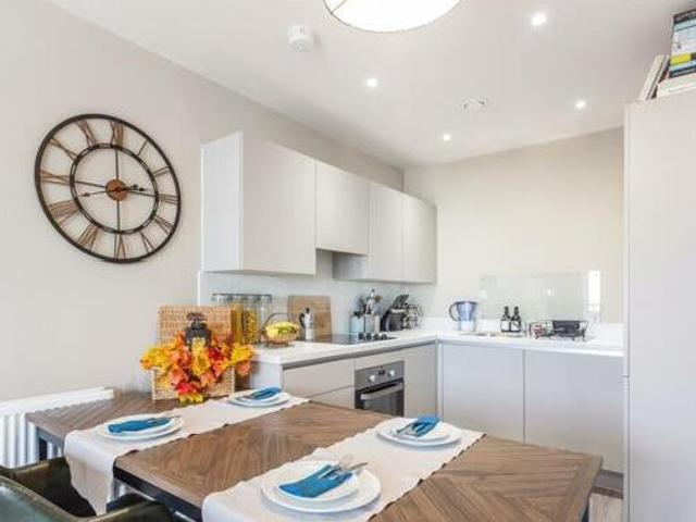 Springfield Drive, London, 2 Bedroom Flat
