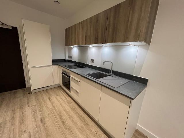 Springfield House, Ashwood Way RG23 1 bed apartment to rent £1,050 pcm £242 pw