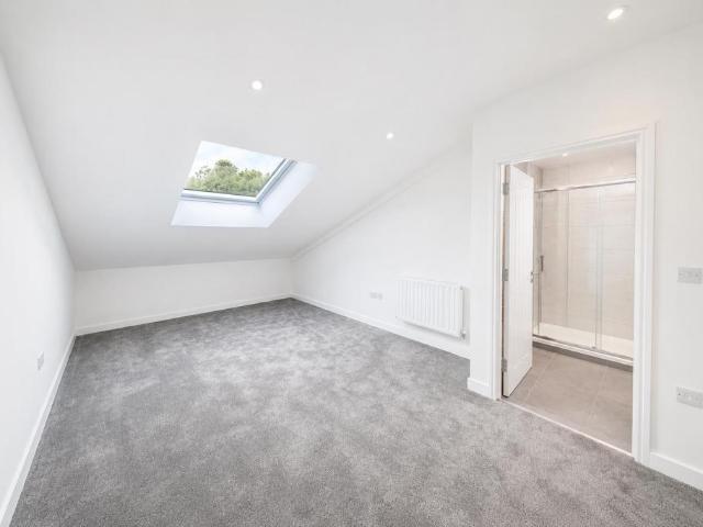 Springfield House, Ashwood Way RG23 2 bed apartment to rent £1,475 pcm £340 pw