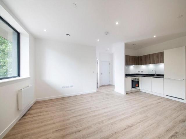 Springfield House, Ashwood Way RG23 2 bed apartment to rent £1,510 pcm £348 pw