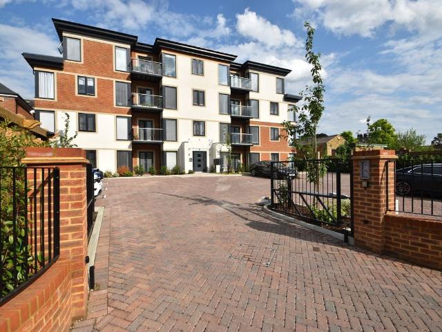 Springfield Lane, Weybridge KT13, 1 bed flat to rent, £1,700 pcm | PrimeLocation