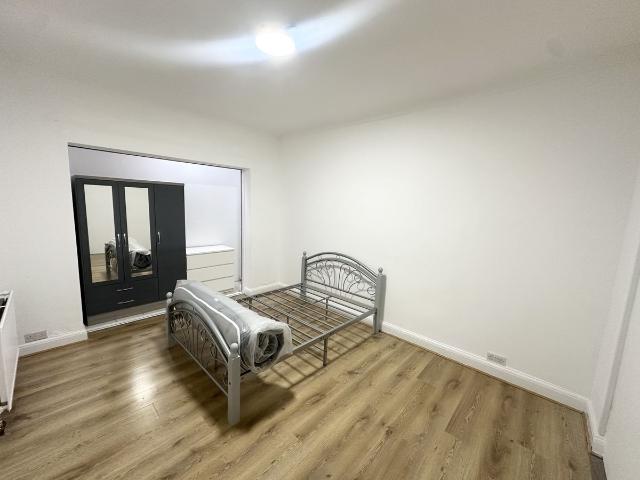 Springfield Mount, Colindale, London NW9, Studio to rent, £975 pcm | PrimeLocation