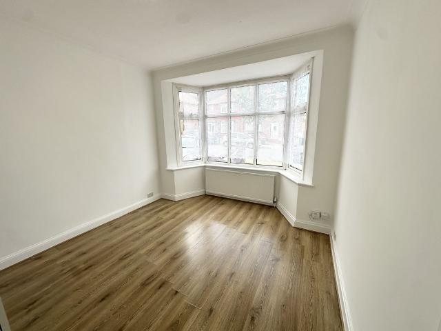 Springfield Mount, Colindale, London NW9, Studio to rent, £1,050 pcm | PrimeLocation