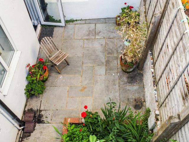 Springfield Road, Brighton, East Sussex 2 bed apartment to rent £1,750 pcm £404 pw