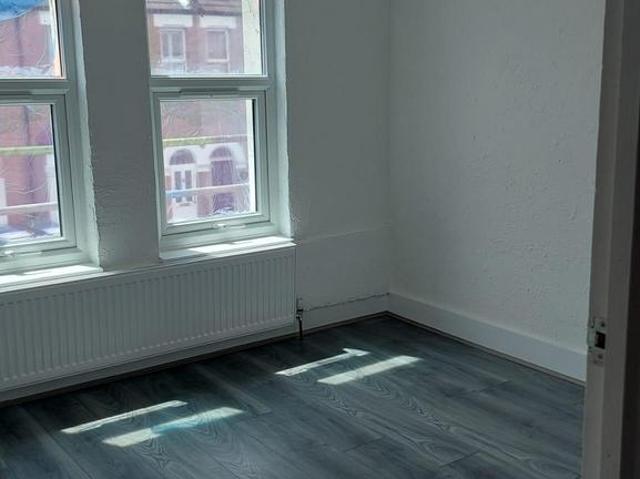 Springfield Road, Welling, Kent, DA16 3 bed semi detached house to rent £1,950 pcm £450 pw