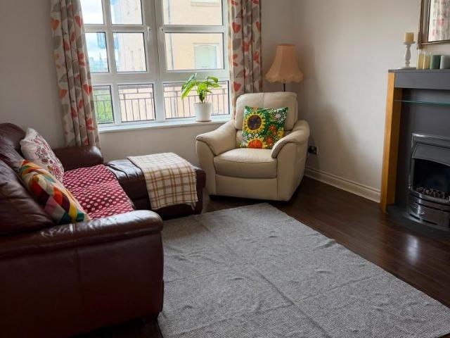 Springfield Street, Edinburgh, EH6 2 bed flat to rent £1,600 pcm £369 pw