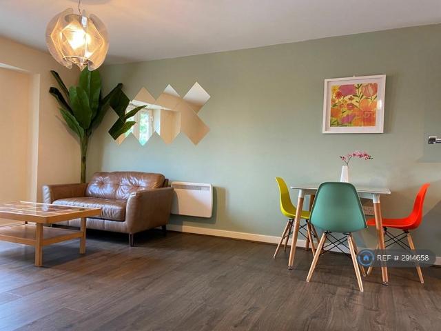Springmeadow Road, Birmingham, B15 2 bed flat to rent £1,050 pcm £242 pw