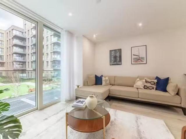 Springpark Drive, Hackney N4 4 bed townhouse £6,097 pcm £1.