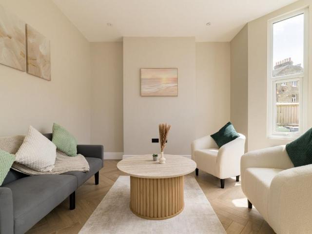 Springrice Road, London, SE13 5 bed semi detached house to rent £8,600 pcm £1,985 pw
