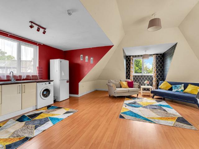 Spur Road, Isleworth, TW7 5BD