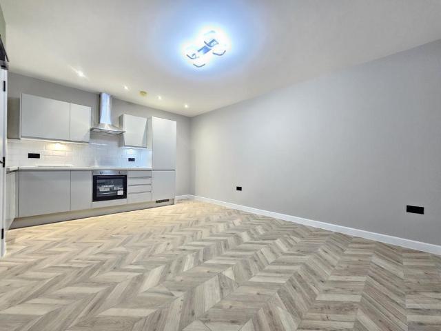 Spur Road, London N15 1 bed flat to rent £1,700 pcm £392 pw