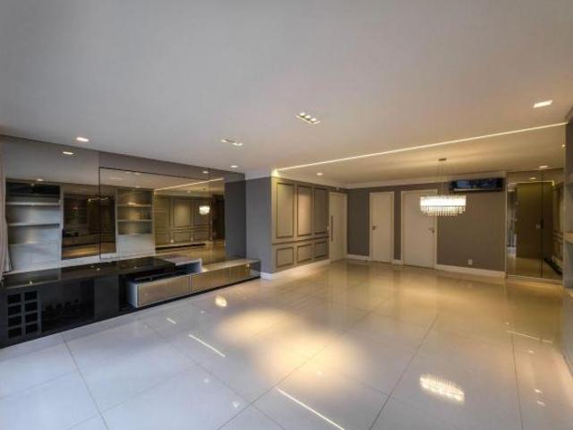SQNW 107 REFORMADO, VAZADO 152m² | 2 SUÍTES | 3 VAGAS E DESOCUPADO NO CORAÇÃO DO NOROESTE!