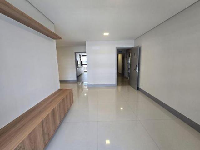 sqnw 111 04 quartos 04 suites com armários