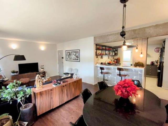 SQN 206 Apartamento de 3 quartos 1 suite vazado