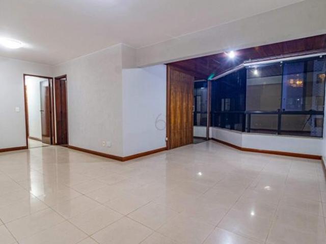 SQN 208 | 130m² | 2 SUÍTES | 2 VAGAS | CANTO