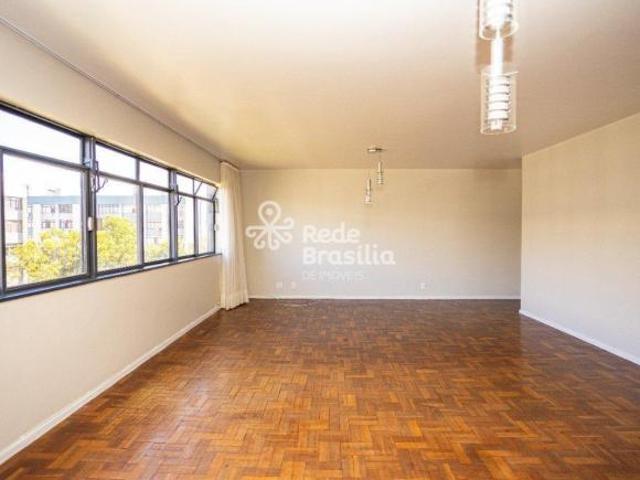 SQN 202 Apartamento de 4 quartos sendo 1 suite nascente vista livre Asa Norte