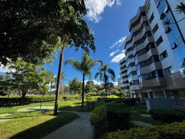 SQSW 304 apto 03 quartos 97 m², nascente, vista parcialmente livre com armários