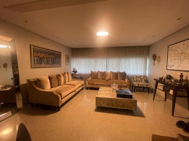 SQS 208 REFORMADO• 4 QUARTOS• 2 SUÍTES• VAGA 9.9298 8948 WhatsApp