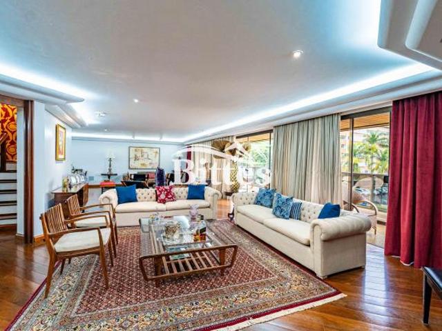 SQS 211, Residencial Tartuce, 4 Suítes, Vazado, 3 vagas, Lazer completo!