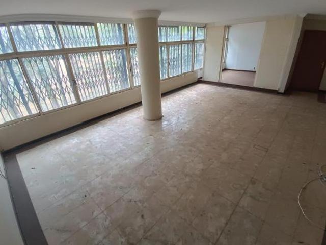 SQS 305• OPORTUNIDADE!• 3 QUARTOS• SUÍTE• 2 ESCRITÓRIOS• DCE 9.9291 5725