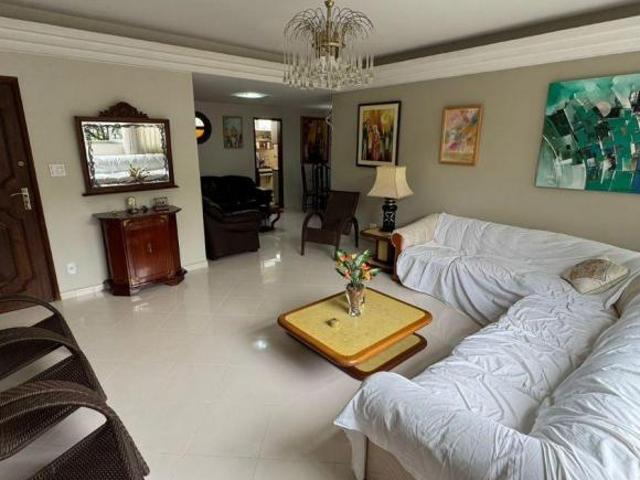 SQS 306 SUL COM 126 METROS 3 QUARTOS, 1 SUITE, Vazado, 3°Andar Com Elevador