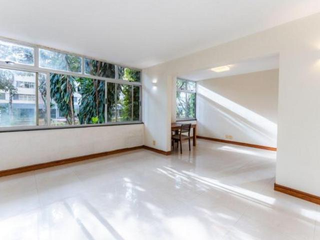 SQS 402 Asa Sul | 106m², 3 Quartos c/ Suíte, Sala Ampliada e Vista Livre