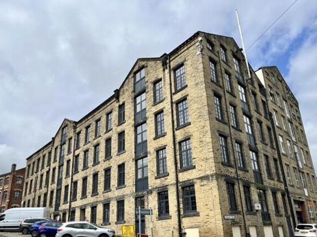 Square Road, Halifax, 2 Bedroom Apartment