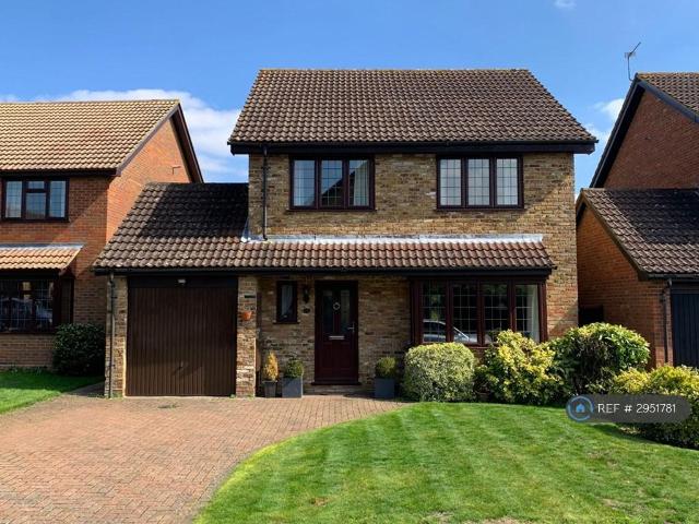 Squarefield Gardens, Hook, RG27 4 bed detached house to rent £2,360 pcm £545 pw