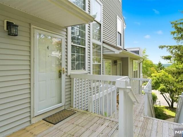 Squire Ct, Englewood, Condo For Sale