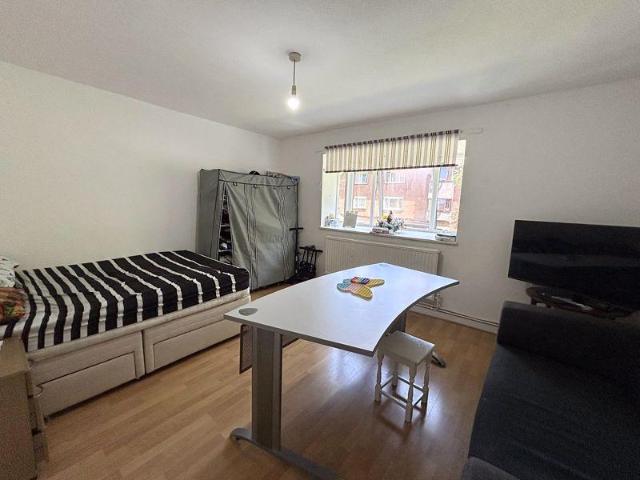 Squires Court Canterbury Gardens. 3 bed apartment to rent £1,150 pcm £265 pw