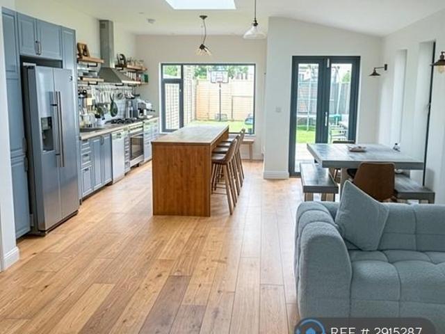 Squires Lane, London, N3 4 bed terraced house to rent £3,500 pcm £808 pw