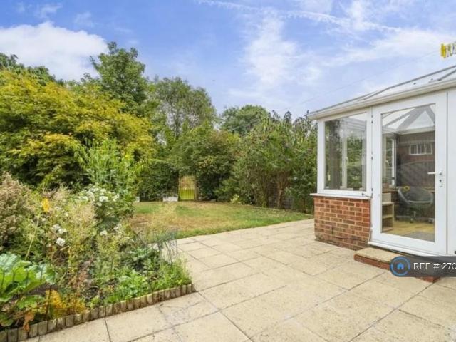 Squires Road, Marston Moretaine. 2 bed semi detached house to rent £1,775 pcm £410 pw