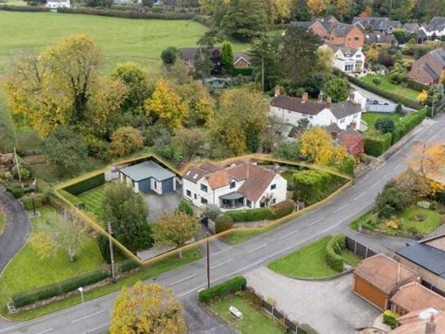 Squirrel Cottage, Lower Moor Road, 4 Bedroom Cottage